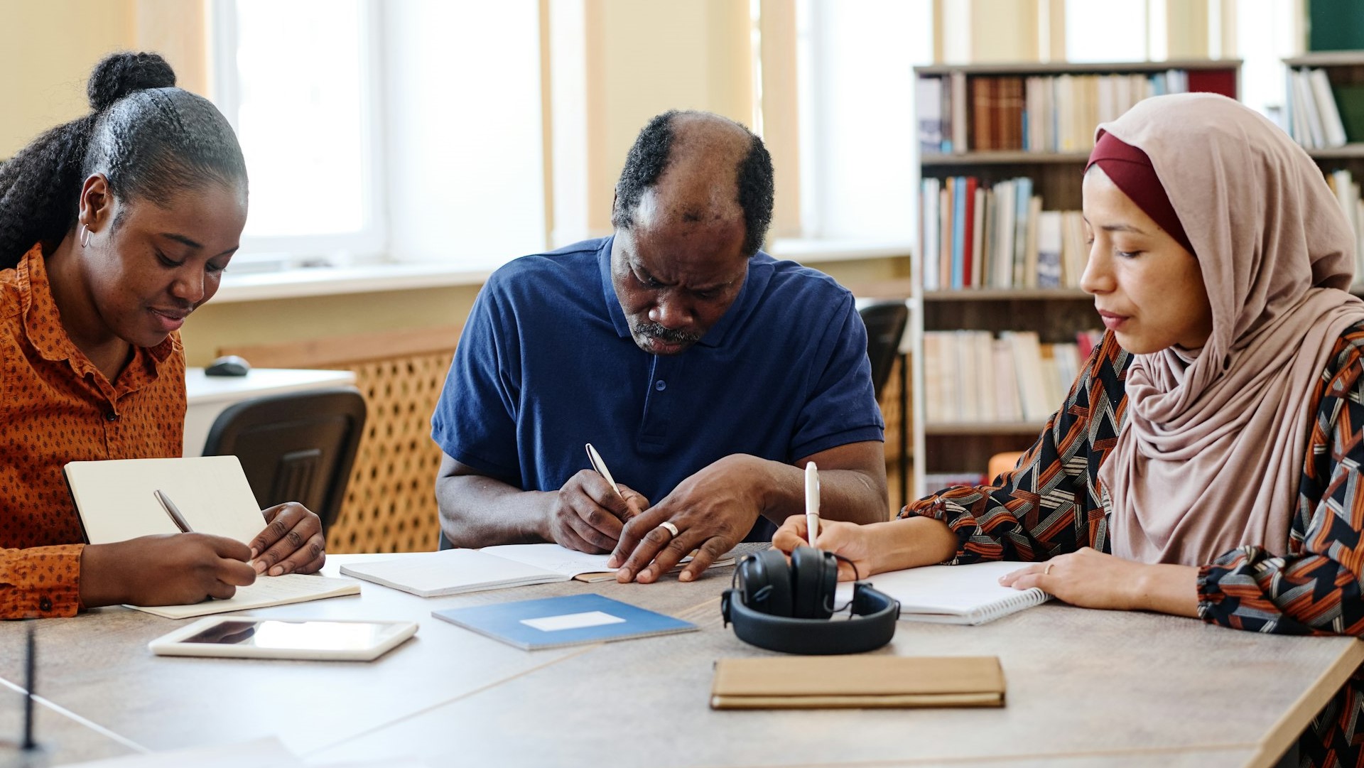 Hoog verzuim bij lessen inburgering - Schulinck